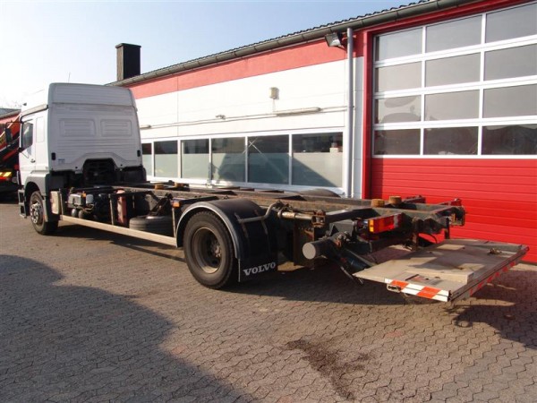 Atego 1833 BDF Rahmen mit Hebeb